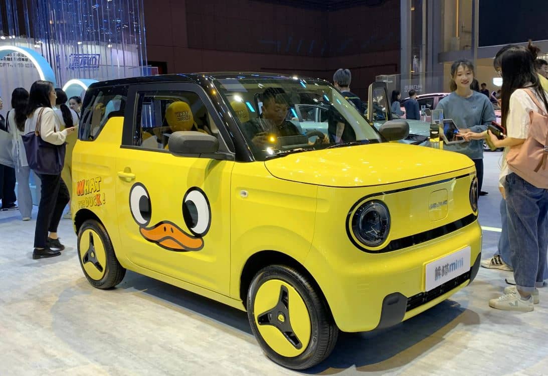 תערוכת הרכב בשנחאי: הושק Geely Panda Mini Little Yellow Duck ב- 28,600 ...