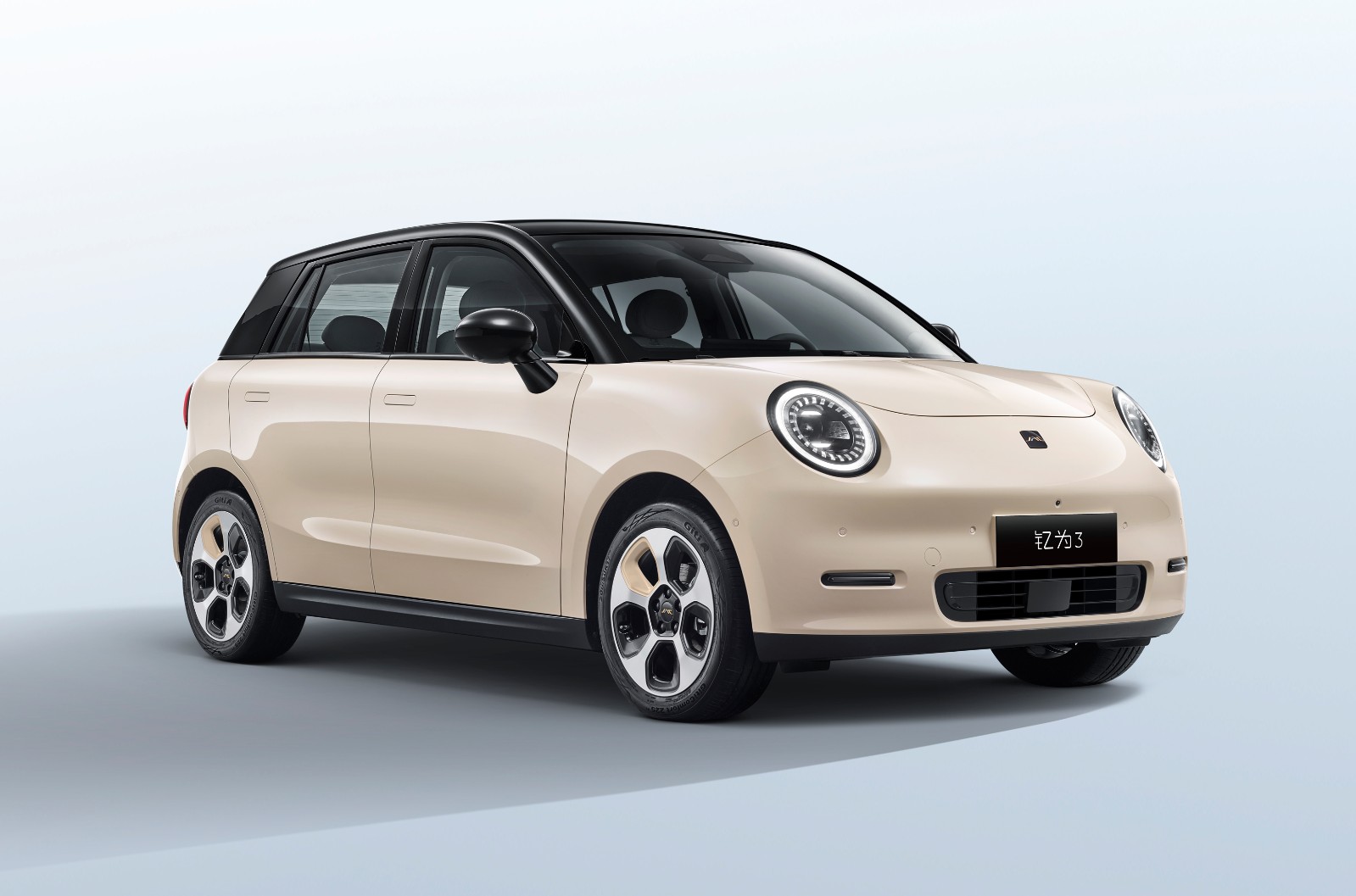 הרכב החשמלי Yiwei 3 הושק במחיר החל מ- 44,800 שקלים - כרגע בסין בלבד - ג ...