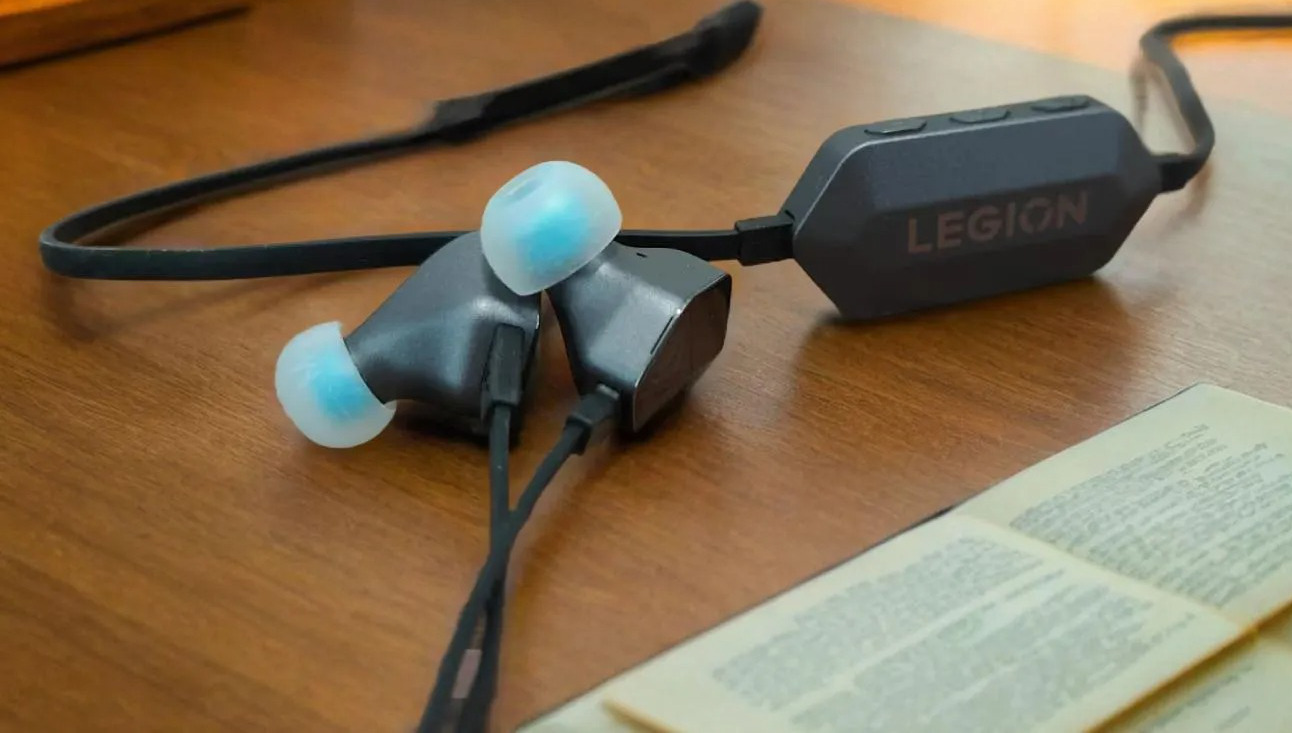 ג'ירפה סוקרת: Lenovo Legion E510 - אוזניות גיימינג מפתיעות - ג'ירפה