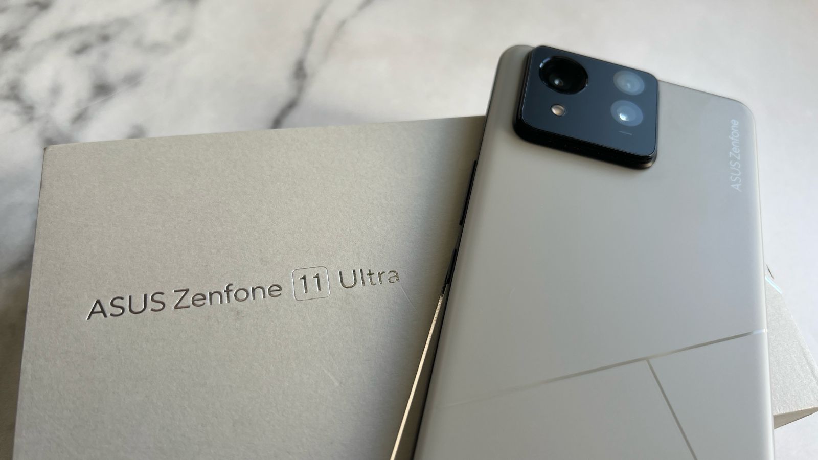 ג׳ירפה סוקרת: ASUS Zenfone 11 Ultra - אסוס: מכשיר דגל לצלם המתחיל - ג'ירפה
