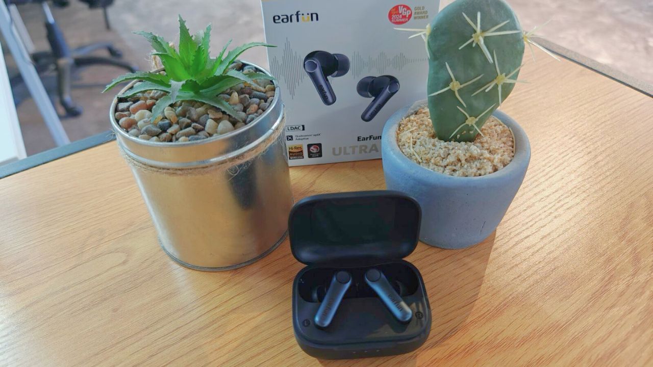 האוזניות EarFun Air Pro 4 בדיל מיוחד - ג'ירפה