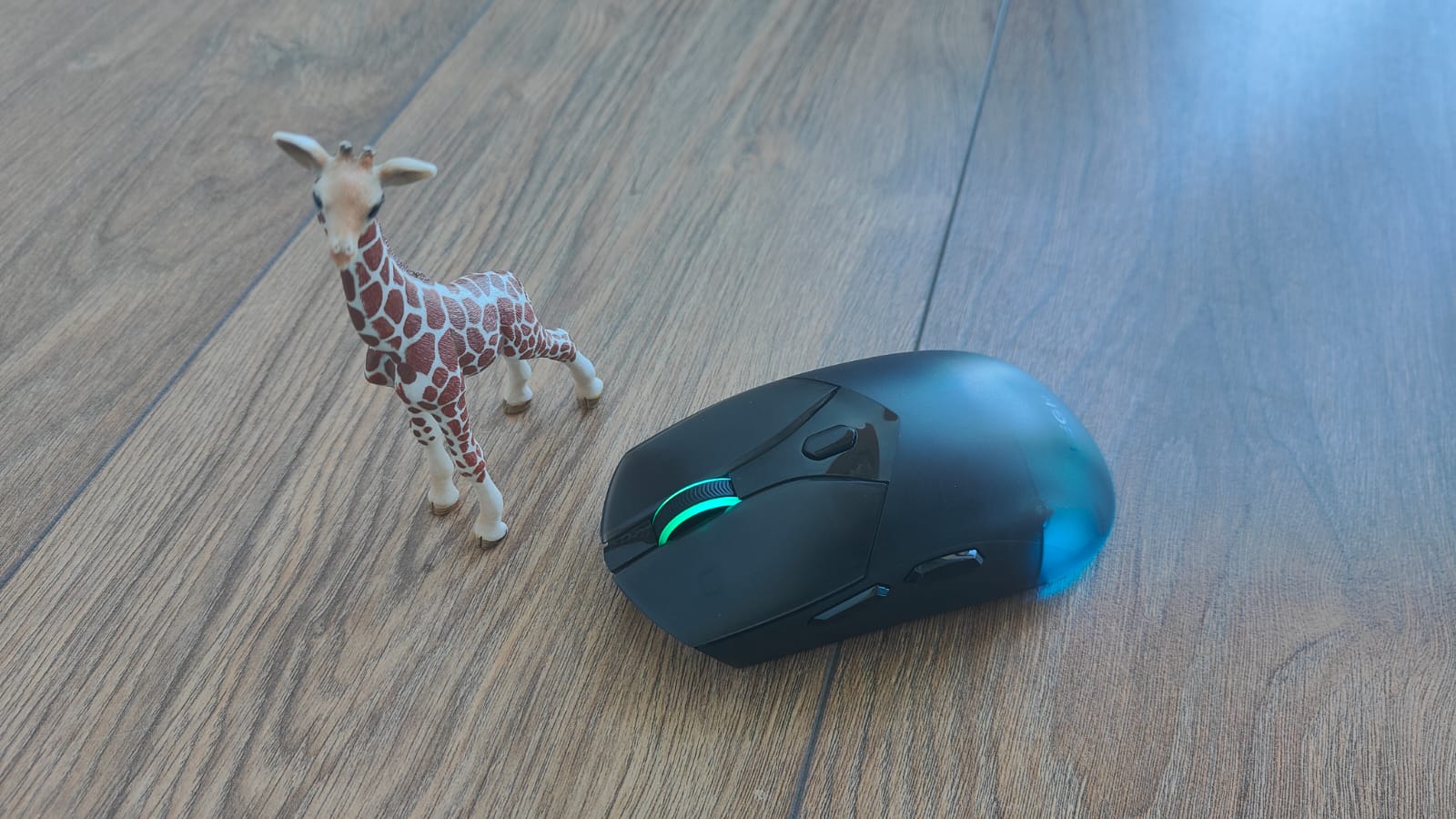 ג'ירפה סוקרת: Lenovo Legion M410 – מהמשתלמים בקטגוריית העכברים ...