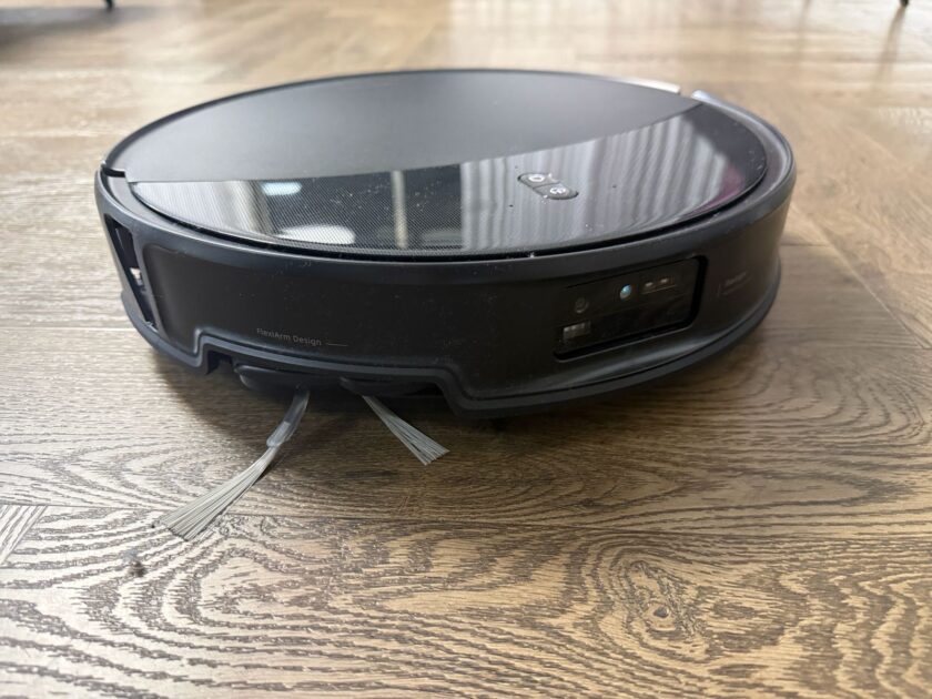 שואב Roborock Saros 20 בסקירה: דק, עוצמתי וחכם | ג'ירפה